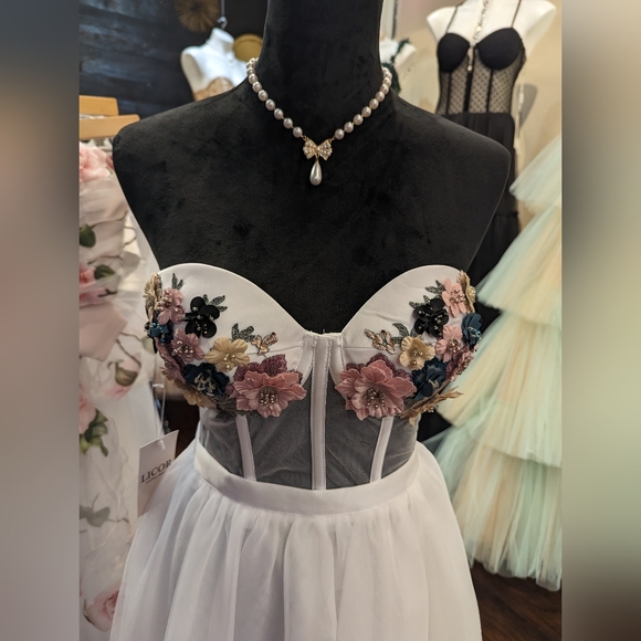 Licor | Tops | Designer Flower Corset Top 3d Flowers | Poshmark